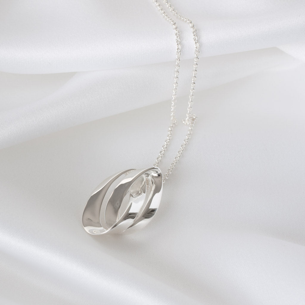 Helene Silver Mobius Pendant Necklace – Tulip Jewellery