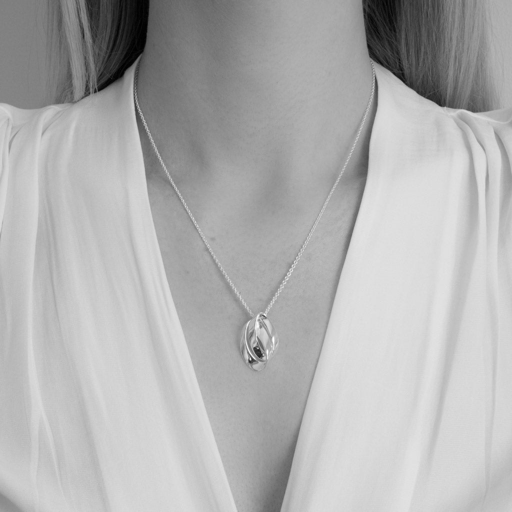 Helene Silver Mobius Pendant Necklace – Tulip Jewellery